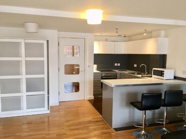Studio Flat, Henry Street, M4