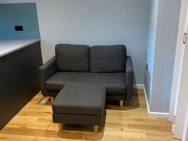 Studio Flat, Headingley, LS6