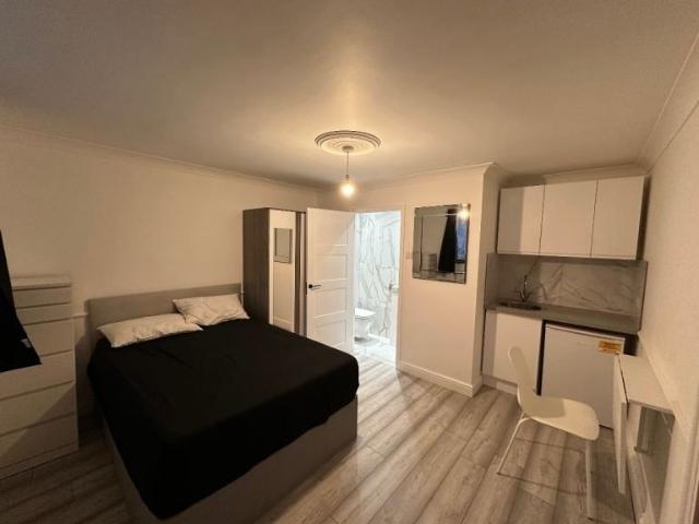 Studio Flat, Hermit Road, E16