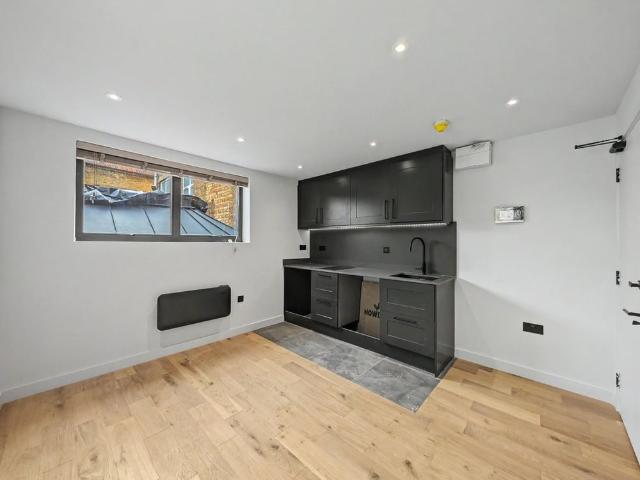Studio Flat, High Road, N15