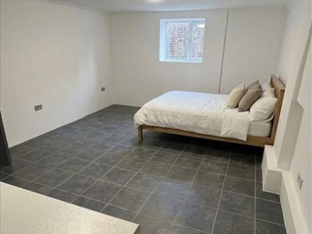 Studio Flat, High Road, NW10