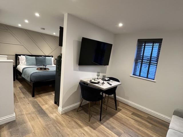 Studio Flat, Hilary Court, LU2