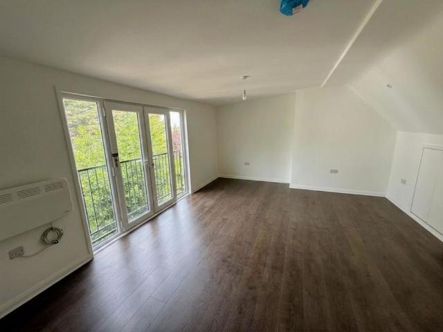 Studio Flat, Hills Road, CB2