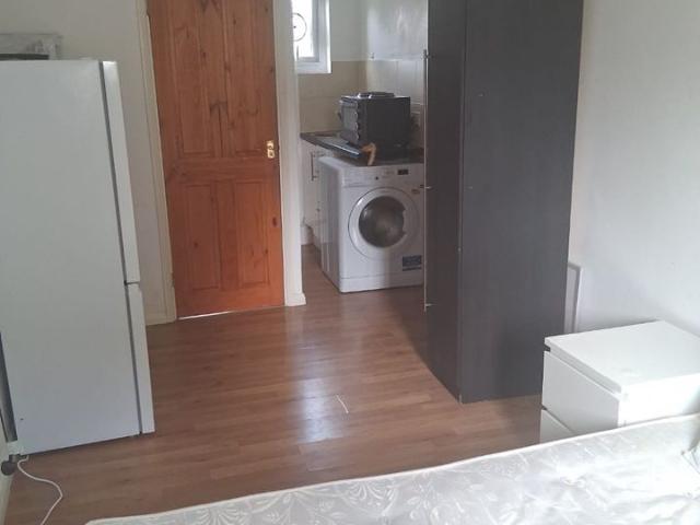 Studio Flat, Holburne Road, SE3
