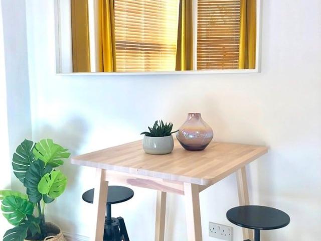 Studio Flat, Holland Park Gardens, W14
