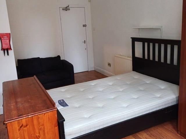Studio Flat, Holland Street, G2