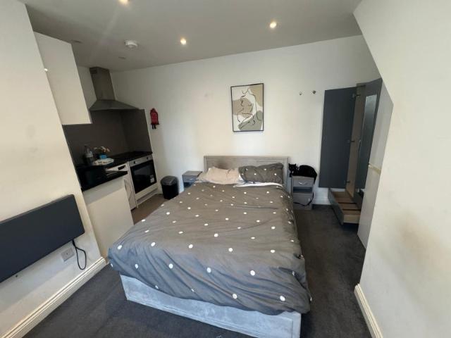 Studio flat Holloway Road