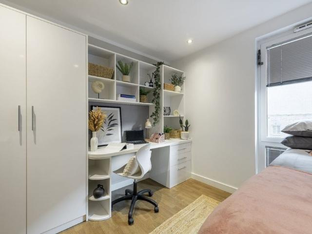Studio Flat, Hope Street, L1