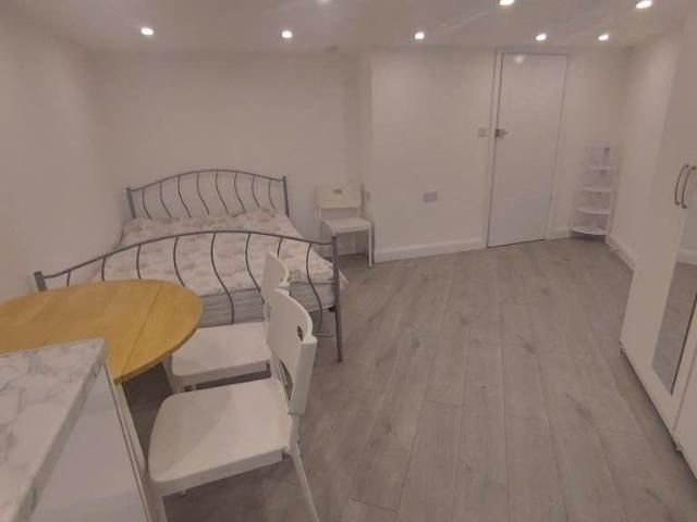 Studio Flat, Howard Road, IG11