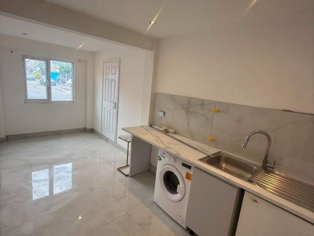 Studio Flat, Ilford Lane, IG1