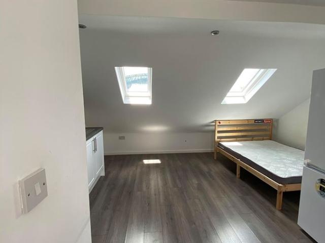 Studio Flat In Tottenham, London N17, Studio to rent, £1,100 pcm | PrimeLocation
