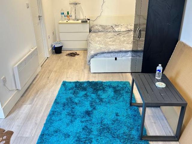 Studio Flat in Uxbridge £1,250 pm
