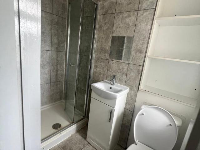 Studio Flat in Uxbridge UB8