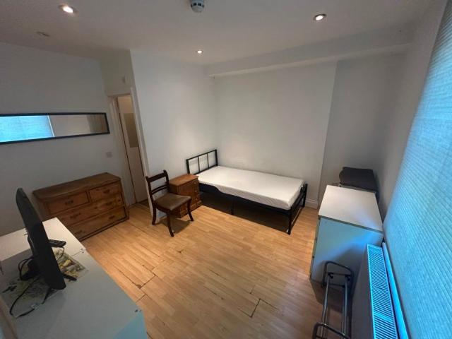 Studio Flat in West Kensington