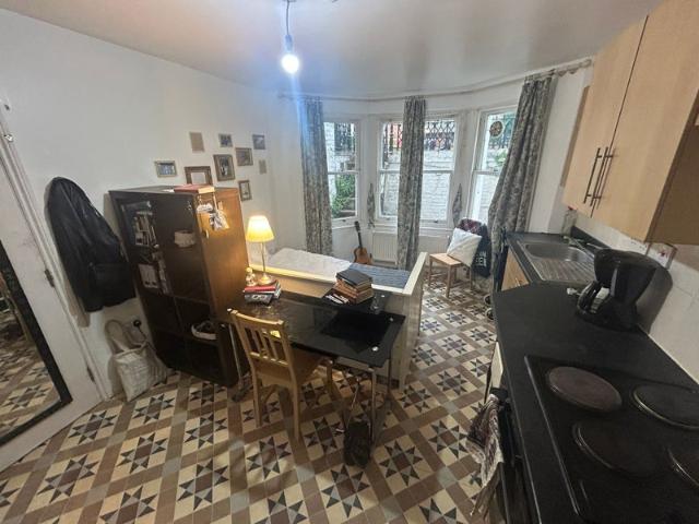 Studio Flat in West Kensington