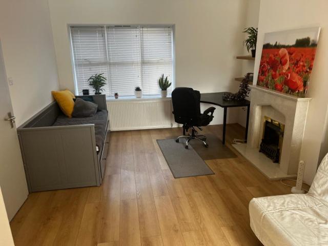 Studio flat in a house bills included