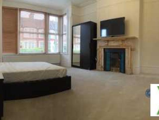Studio flat in Boscombe Avenue, London, E10 #2439721