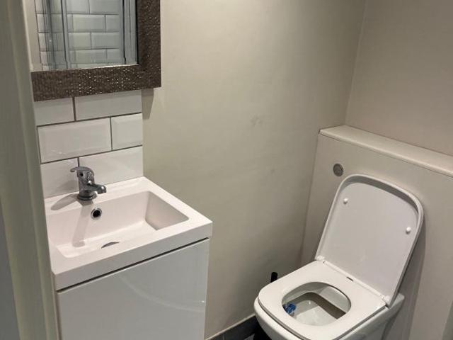 Studio flat in Brixton available