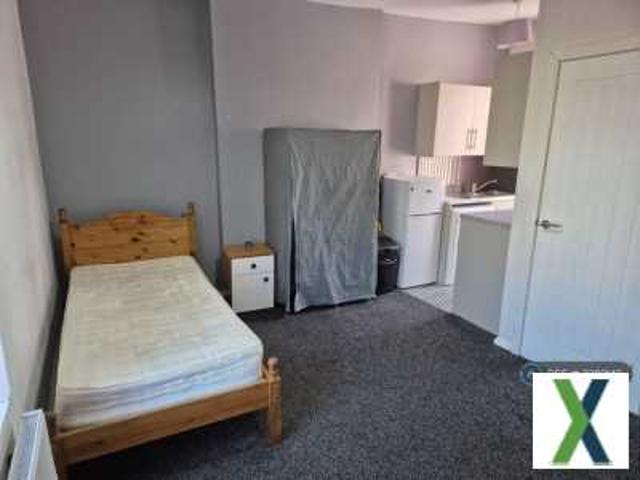 Studio flat in Colne Road, Brierfield, Nelson, BB9 #2382142