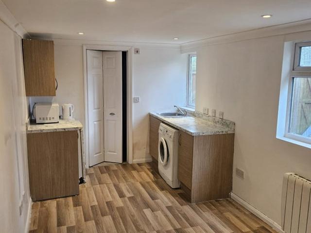 Studio Flat in Edmonton, London