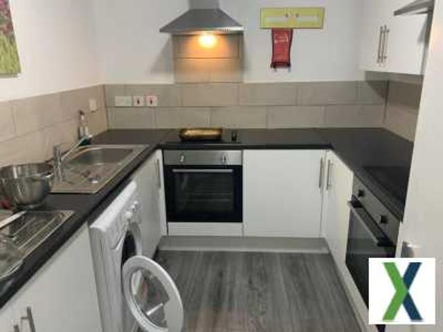 Studio Flat in Feltham TW13 5JT with shared kitchen