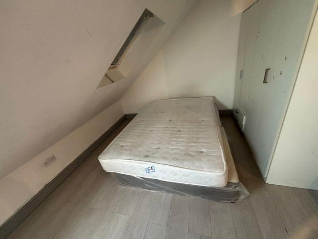 Studio flat in Harrow HA1