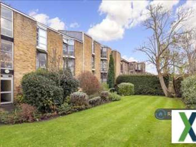 Studio flat in Heston House, London, W4 #2331294
