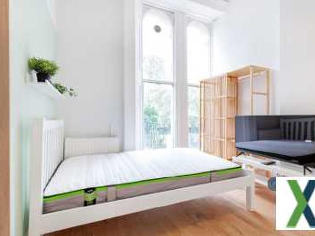 Studio flat in Kensington Gardens Square, London, W2 #2333493