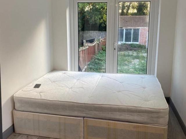 Studio Flat in London, Harrow HA1