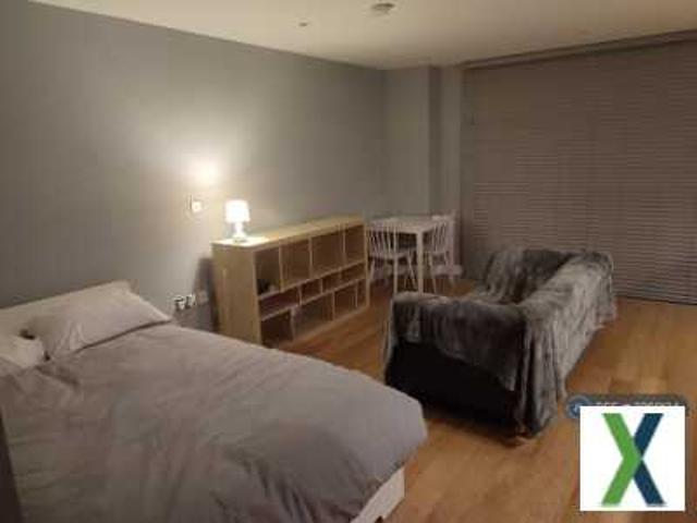 Studio flat in Meridian Plaza, Cardiff, CF10 #2360134