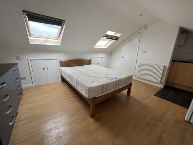Studio Flat in North Kensington
