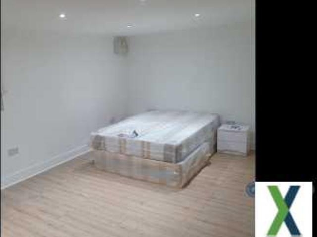 Studio flat in Shaftesbury Road, London, E10 #2376914