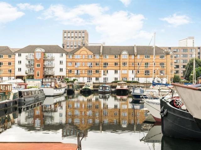 Studio flat in Surrey quays, All Bills Included!