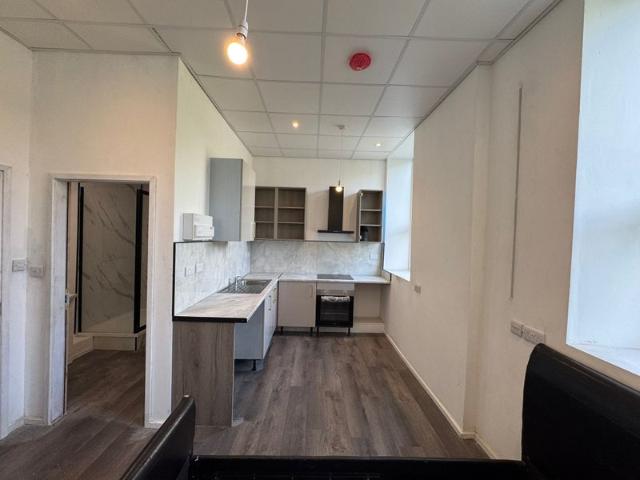 Studio flat is available for rent in S3 9AP