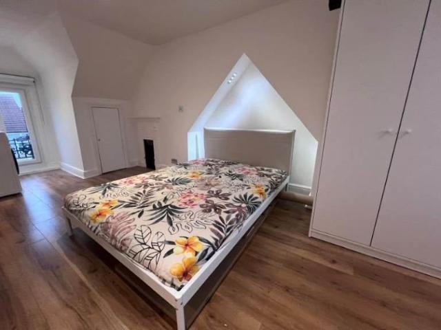 Studio Flat is available for rent in W13 8PL
