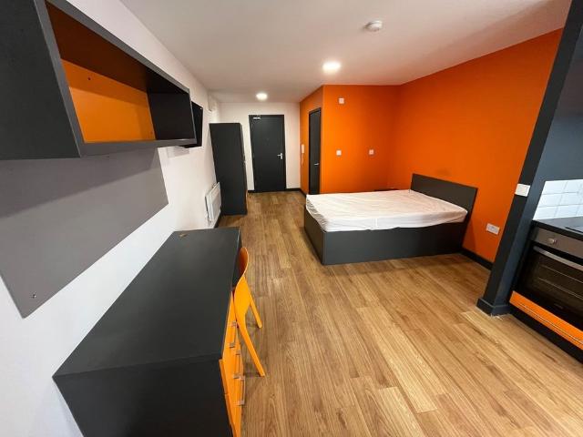 Studio Flat, Jamaica Street, L1