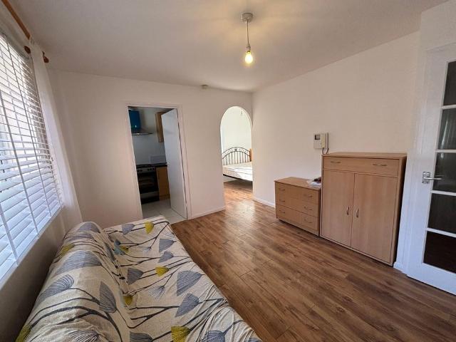 Studio Flat, John Williams Close, SE14