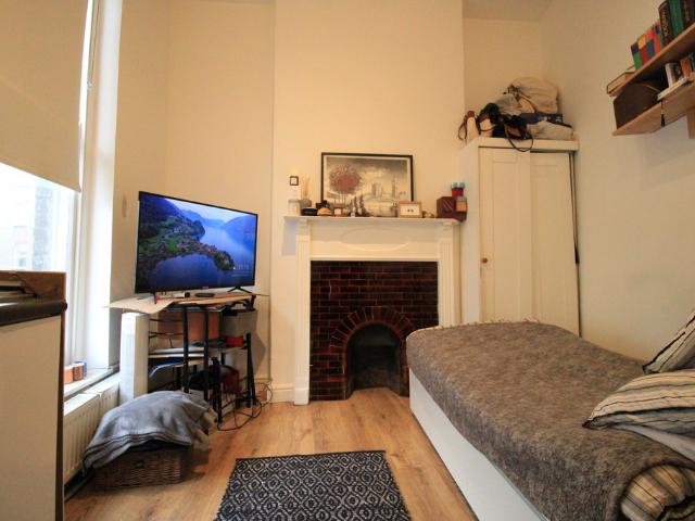 Studio flat just by spitafields market