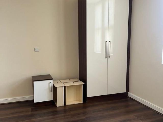 Studio Flat, Karnac Road, LS8