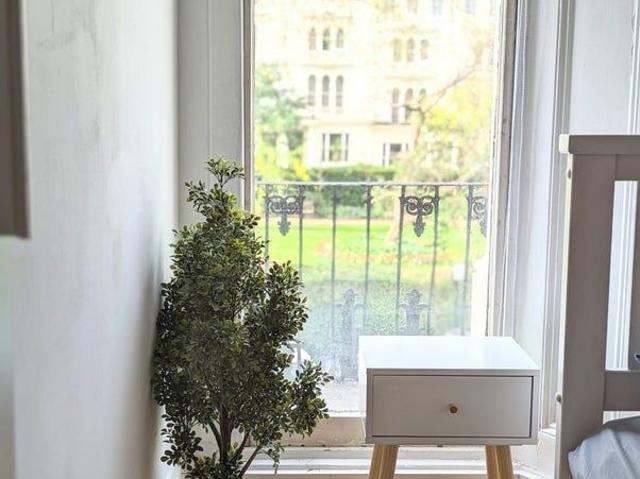 Studio Flat, Kensington Gardens Square, W2