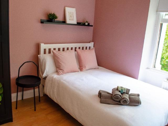 Studio Flat, Kensington Gardens Square, W2