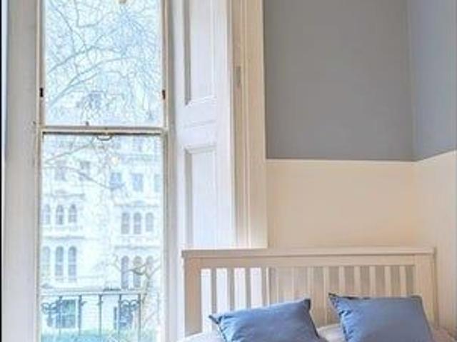 Studio Flat, Kensington Gardens Square, W2