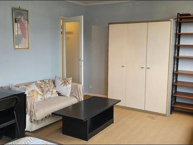 Studio Flat, Kersfield House, SW15