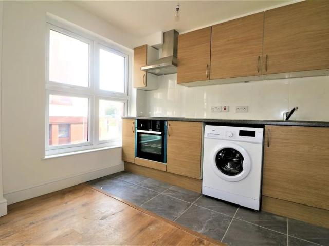 Studio Flat, King Street, LU1