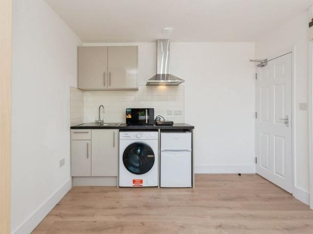 Studio Flat, Kings Road, HA2