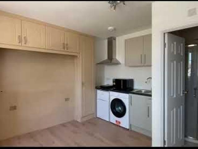 Studio Flat, Kings Road, HA2