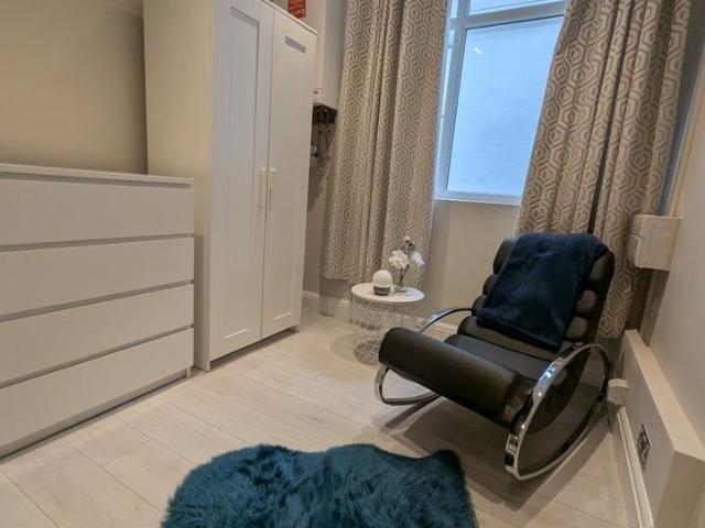 Studio Flat, Kingsland Road, E2