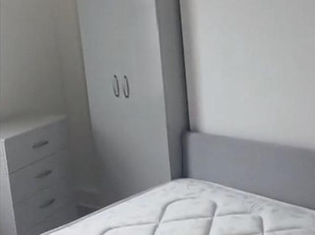 Studio Flat, Kingsland Road, E8