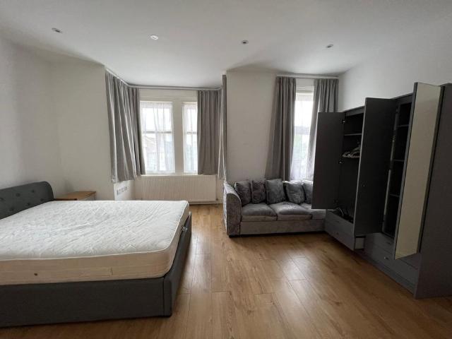 Studio Flat, Kingsley Road, HA2