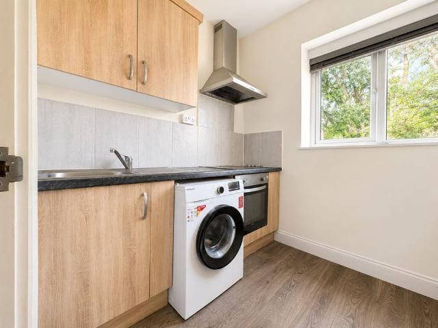 Studio Flat, Knapmill Road, SE6